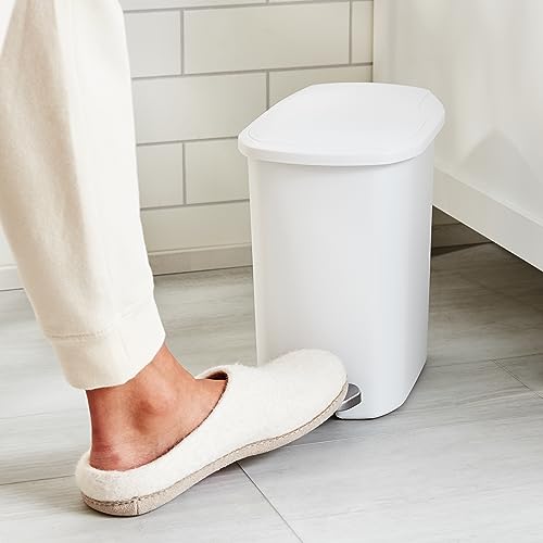 Amazon Basics Compact Bathroom Plastic Rectangular Trash Can with Steel Pedal Step, White, 6 Liters