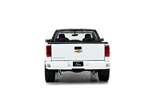 Jada Toys Just Trucks 1:24 2014 Chevy Silverado Z-71 Die-cast Car Black/White with Tire Rack, Toys for Kids and Adults