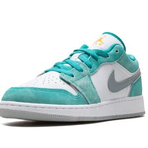 Nike Men's AIR Jordan 1 Low Shoes, New Emerald/Taxi-white, 4 Big Kid