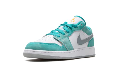 Nike Men's AIR Jordan 1 Low Shoes, New Emerald/Taxi-white, 4 Big Kid