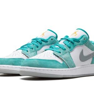 Nike Men's AIR Jordan 1 Low Shoes, New Emerald/Taxi-white, 4 Big Kid