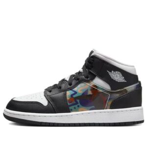 jordan boy's air jordan 1 mid (big kid) black/dark concord/new emerald 4 big kid m