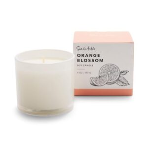 sur la table orange blossom candle