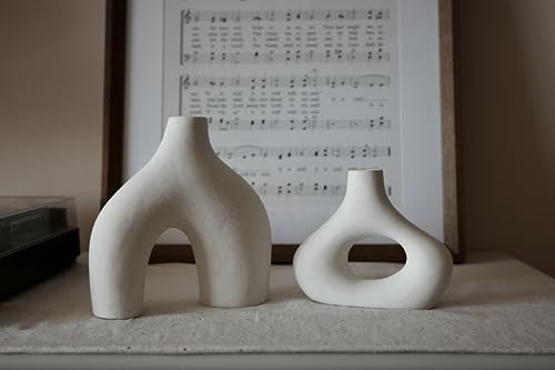 Carrot's Den Donut Vase, Set of 2 - Minimalist Nordic Style, White Ceramic Hollow Donut Vase Decor | Table Centerpiece, Boho, Wedding, Living Room, Bookshelf, Office, Modern Home Decor (Warm White)