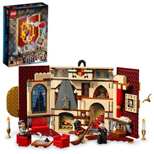 lego harry potter gryffindor house banner set 76409, hogwarts castle common room toy or wall display, fold up travel toy, collectible with 3 minifigures