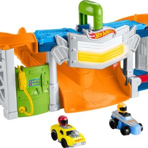 Fisher-Price Little People Hot Wheels Toddler Playset Race and Go Track Set with Lights Sounds & 2 Toy Cars for Ages 18+ Months