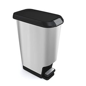 Curver Alto 11 Gallon Resin Trash Can Waste Bin with Soft-Close Lid and Foot Pedal for Hands Free Operation, Black/Silver