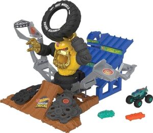 hot wheels monster trucks arena smashers mega-wrex vs. crushzilla takedown with 1:64 scale mega-wrex toy truck and 6 crushable cars