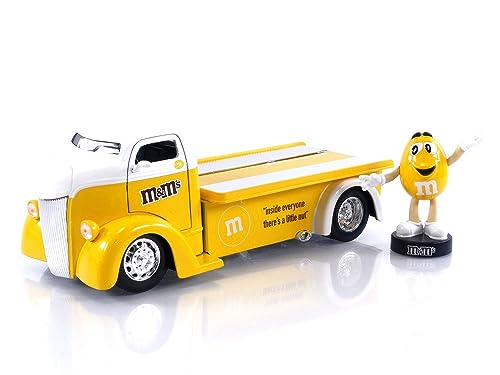 M&M's 1:24 1947 Ford COE Flatbed Die-cast Car & 2.75" Yellow Figure, Toys for Kids and Adults