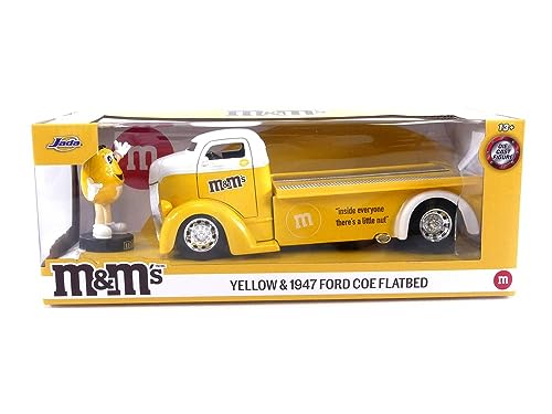 M&M's 1:24 1947 Ford COE Flatbed Die-cast Car & 2.75" Yellow Figure, Toys for Kids and Adults