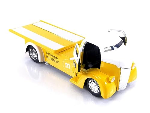 M&M's 1:24 1947 Ford COE Flatbed Die-cast Car & 2.75" Yellow Figure, Toys for Kids and Adults