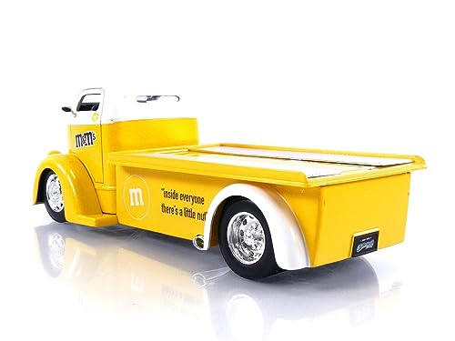 M&M's 1:24 1947 Ford COE Flatbed Die-cast Car & 2.75" Yellow Figure, Toys for Kids and Adults