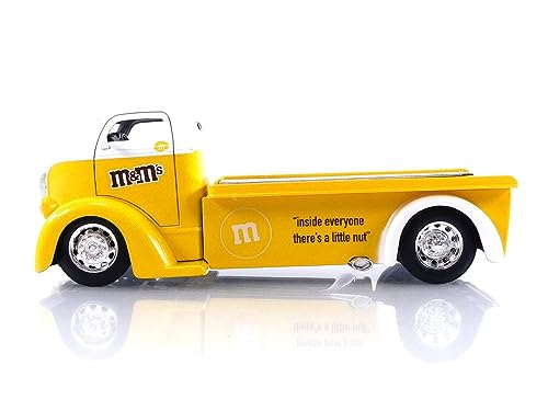 M&M's 1:24 1947 Ford COE Flatbed Die-cast Car & 2.75" Yellow Figure, Toys for Kids and Adults