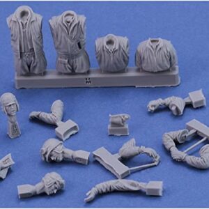 Royal Model RM932 1/35 WWII US Army Tank Soldier Set of 4 Tank Soldiers on The Go Resin Kit