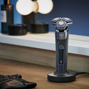 Philips Norelco Shaver 7800, Rechargeable Wet & Dry Electric Shaver with SenseIQ Technology, Quick Clean Pod, Charging Stand, Travel Case and Pop-up Trimmer, S7885/85