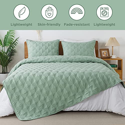 Litanika Sage Green California King Size Quilt Set - Oversized Lightweight Summer Comforter Bedspreads & Coverlets - Boho Farmhouse Bedding Cover Bed Decor - 3 Pieces (1 Quilt, 2 Pillowcases)