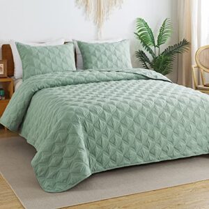 Litanika Sage Green California King Size Quilt Set - Oversized Lightweight Summer Comforter Bedspreads & Coverlets - Boho Farmhouse Bedding Cover Bed Decor - 3 Pieces (1 Quilt, 2 Pillowcases)