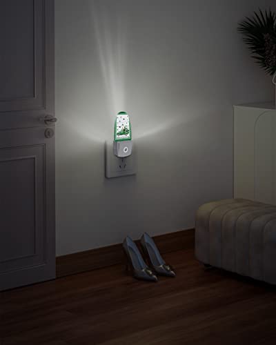 St. Patrick's Day Night Light, LED Plug in Night Light, Green Checkered Board Truck Clover on Wood Night Lights with Dusk to Dawn Sensor Decorative Kids/Adults Nightlight for Bedroom Bathroom