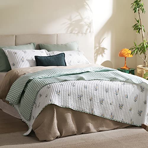 Bedsure California King Quilt Set - Reversible Floral Quilt Bedding Set, Botanical Spring Flower Microfiber Lightweight Bedspread, Coverlet Set with 2 Pillow Shams for All Seasons (112"x104")