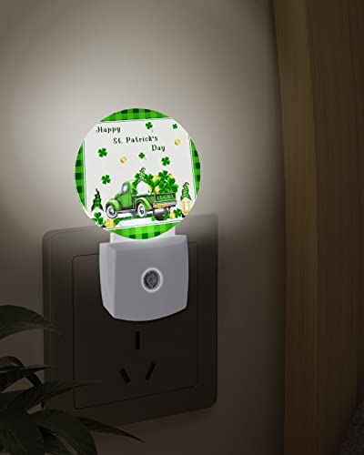 Night Light Plug into Wall, LED Nightlights St. Patrick's Day Green Truck Gnome Shamrock Linen Small Nightlight Auto Dusk-to-Dawn Sensor Lamp LED Night Lights for Kid's Bedroom, Bathroom