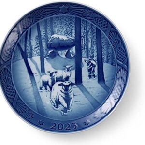 Royal Copenhagen 2023 Christmas Plate, Christmas Time in the Forest 18 CM