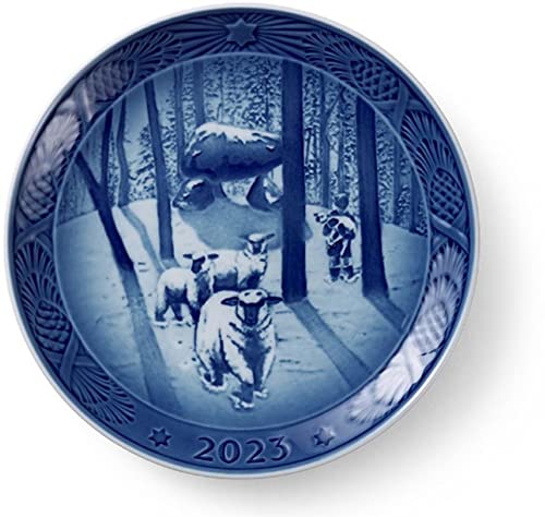 Royal Copenhagen 2023 Christmas Plate, Christmas Time in the Forest 18 CM