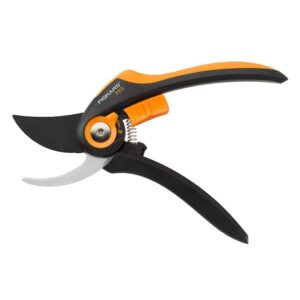 fiskars smartfit pruner bypass p68, cutting diameter adjustable up to 5/8" cut, steel blades with non-stick coating/fiberglass reinforced plastic handles, length:8 inches, black/orange, 391171-4001