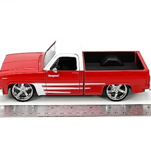 Just Trucks 1:24 1985 Chevy C10 Die-Cast Truck w/Tire Rack, Toys for Kids and Adults(Red/White)