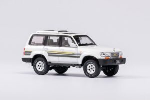 floz for kengfai for toyota for land cruiser for lc80 off-road vehicle pearl white regular 1:64 truck pre-built model