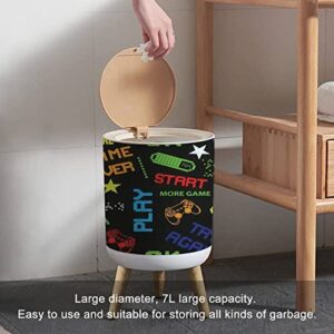 Trash Can with Lid seamless abstract in pixel game style With dice words for boys Press Cover Small Garbage Bin Round with Wooden Legs Waste Basket for Bathroom Kitchen Bedroom 7L/1.8 Gallon