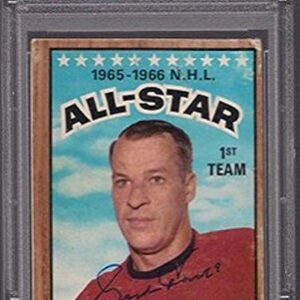 GORDIE HOWE SIGNED TOPPS 1966 RED WINGS CARD #121 PSA/DNA Auto MINT 9 - Autographed Hockey Cards