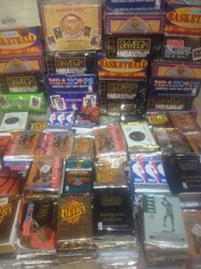 100 vintage nba basketball cards in old sealed wax packs - perfect for new collectors includes players such as michael jordan, charles barkley , magic johnson and larry bird !