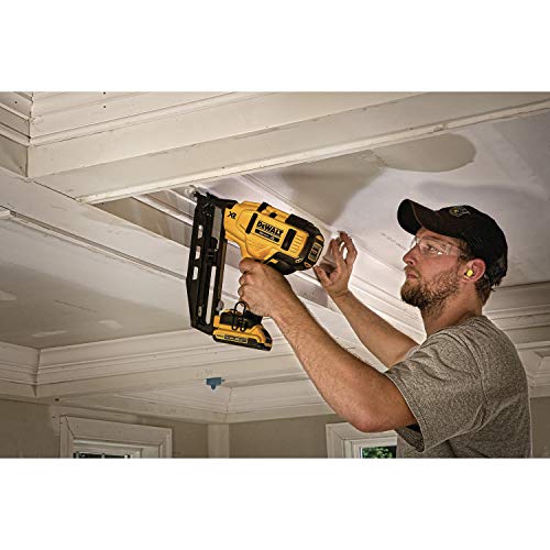 DEWALT 20V MAX* XR Finish Nailer, Angled, 16GA (DCN660D1)