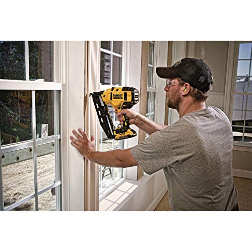 DEWALT 20V MAX* XR Finish Nailer, Angled, 16GA (DCN660D1)