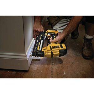 DEWALT 20V MAX* XR Finish Nailer, Angled, 16GA (DCN660D1)