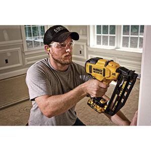 DEWALT 20V MAX* XR Finish Nailer, Angled, 16GA (DCN660D1)