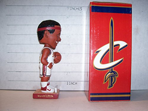 2004 LEBRON JAMES GUND ARENA 1ST(ROOKIE) BOBBLEHEAD SGA CAVALIERS MINT IN BOX