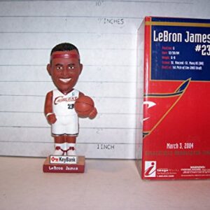 2004 LEBRON JAMES GUND ARENA 1ST(ROOKIE) BOBBLEHEAD SGA CAVALIERS MINT IN BOX