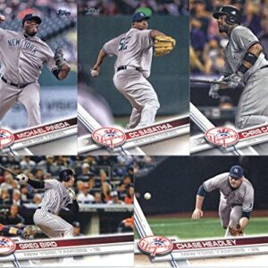 New York Yankees 2017 Topps Complete Mint Hand Collated 25 Card Team Set with Aaron Judge Rookie and Gary Sanchez Plus