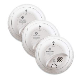 first alert brk sc9120b-3 hardwired smoke and carbon monoxide (co) detector with battery backup. 3-pack , white