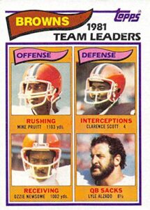 1982 topps football #55 mike pruitt/clarence scott/ozzie newsome/lyle alzado cleveland browns tl