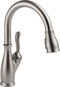 delta 19978z-ss-dst leland single-handle pull-down sprayer kitchen faucet with shieldspray in stainless