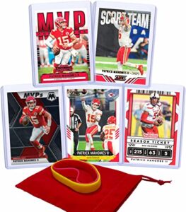 patrick mahomes football cards (5) assorted bundle - kansas city chiefs trading card gift set