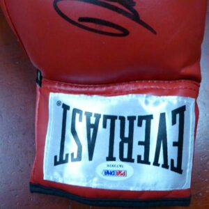 SALE!! Boxing Greats Autographed Red Everlast Boxing Glove With 3 Signatures Including Sugar Ray Leonard, Thomas Hearns & Roberto Duran RH PSA/DNA Stock #112575 - Autographed Boxing Gloves