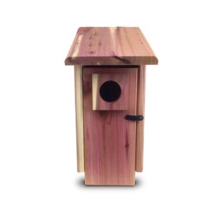 pennington pride cedar house w/predator guard holds 1 adult, 5 - 6 babies