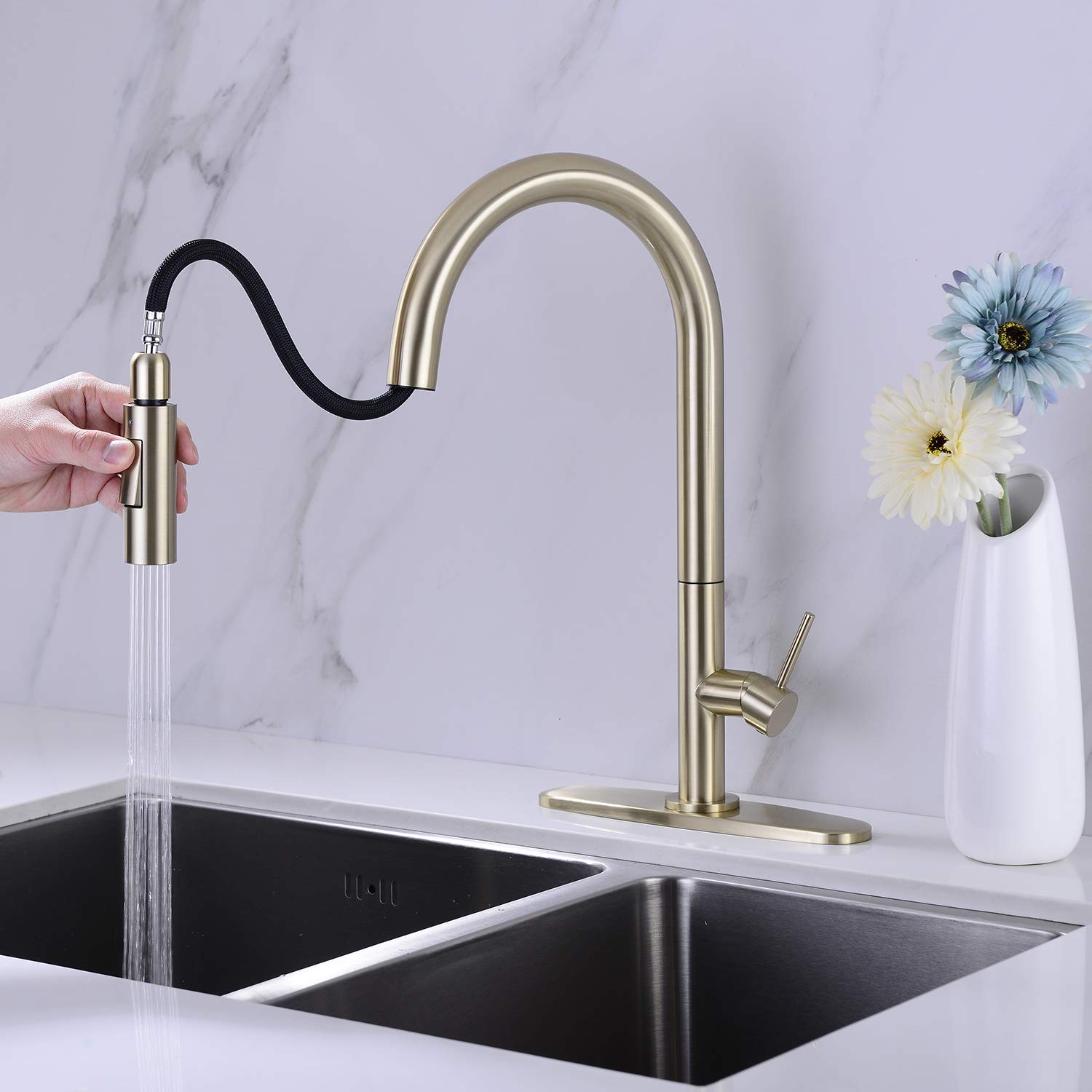 Delle Rosa Kitchen Faucet, Champagne Gold Kitchen Faucet with Pull Down Sprayer, 360 Rotate Gold Kitchen Faucet Pre-Rinse Pull Out Kitchen Faucet with Deck Plate