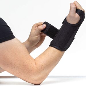 Carpal Tunnel Wrist Brace Support with 2 Straps and Metal Splint Stabilizer - Helps Relieve Tendinitis Arthritis Carpal Tunnel Pain - Reduces Recovery Time for Men Women - Right (L/XL)