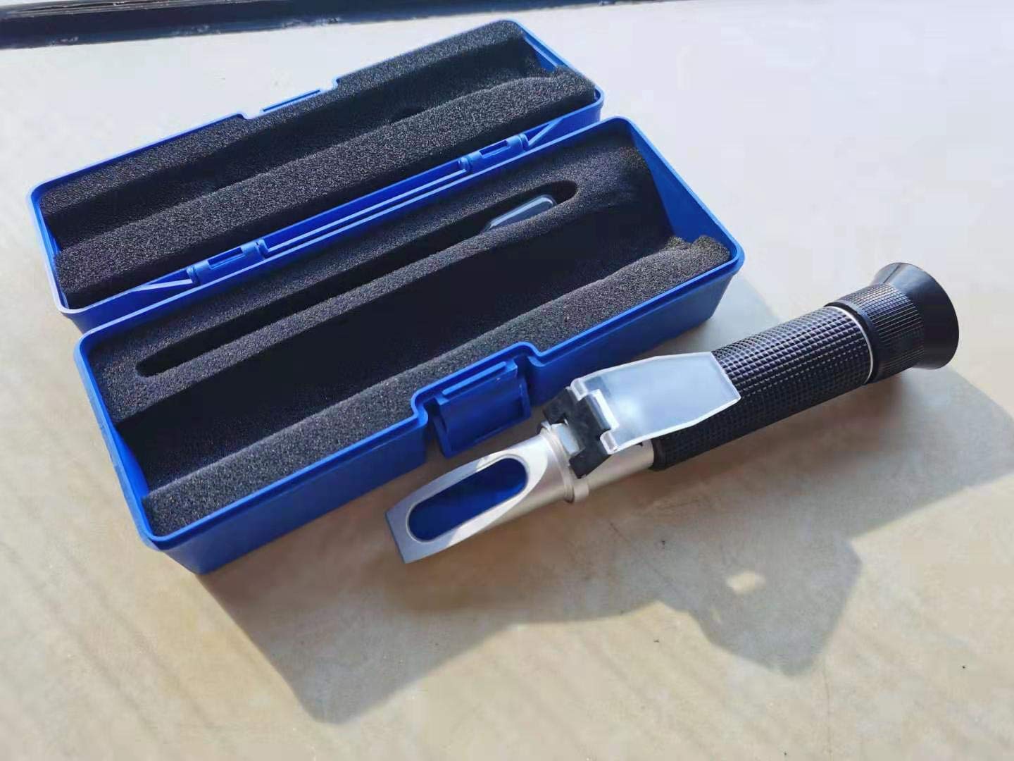 Hand-held 0 to 18% Brix Refractometer, Cutting Liquid Refractometer, Sugar and Fruit Refractometer