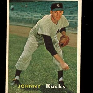 1957 TOPPS #185 JOHNNY KUCKS VGEX YANKEES