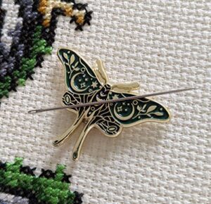 luna moth needle minder